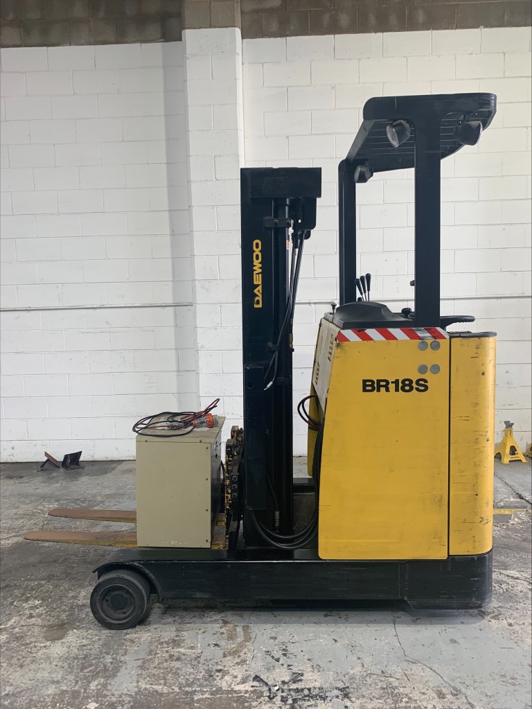 Daewoo 1.8t Electric Reach Truck - Forklifts Direct