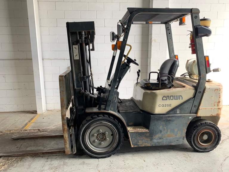 Crown 2.5t LPG Forklift - Forklifts Direct